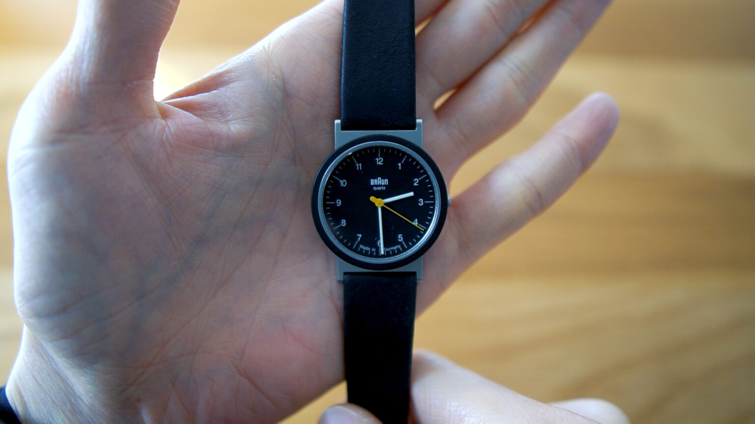 【クラシックな腕時計】BRAUNのAW10がシンプルで本当に好き。 | クマログ ライフスタイルとMr.Childrenが集まる山小屋